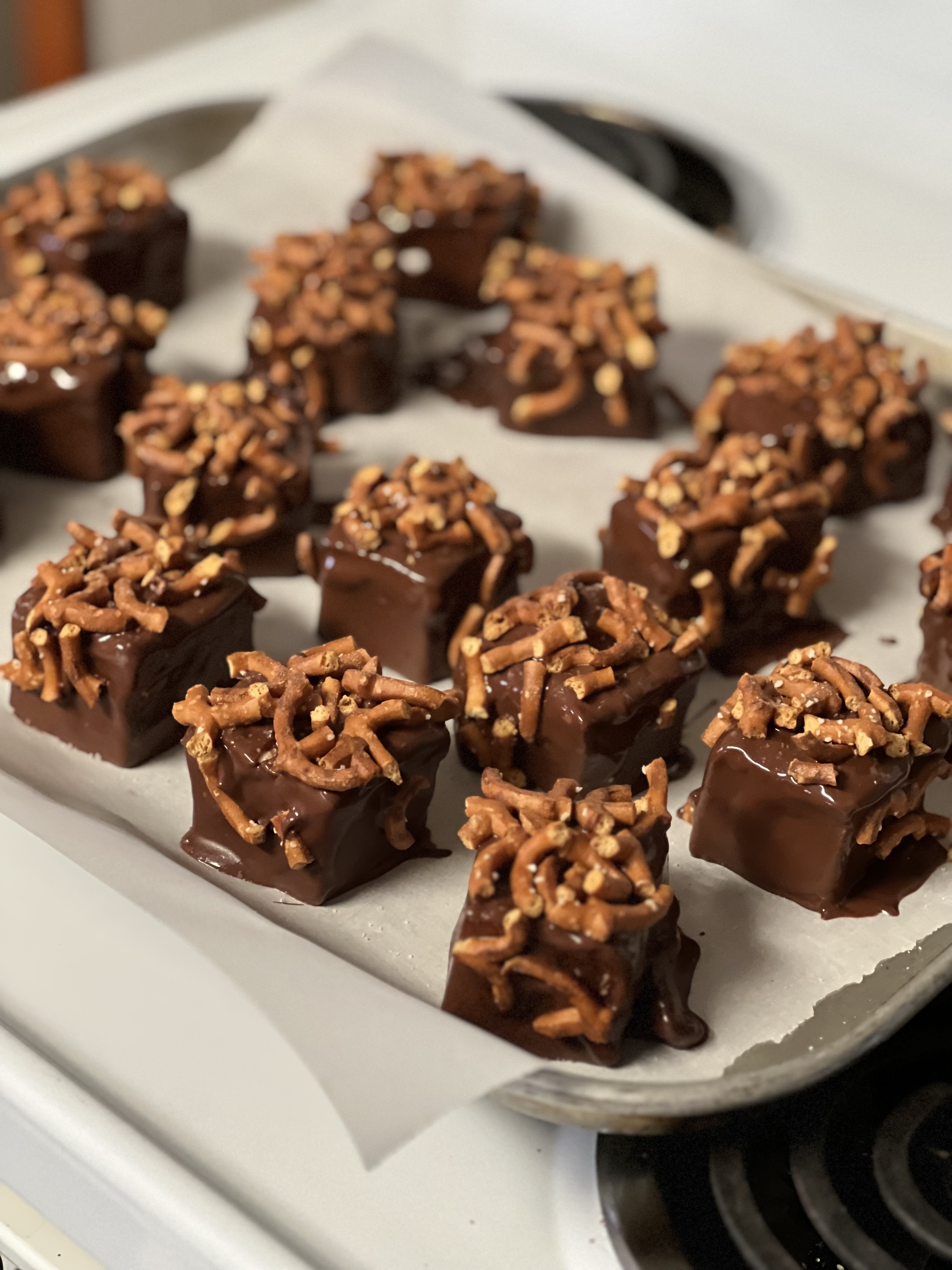 Sea Salt Caramel Chocolate Pretzel – Morgs Mallows